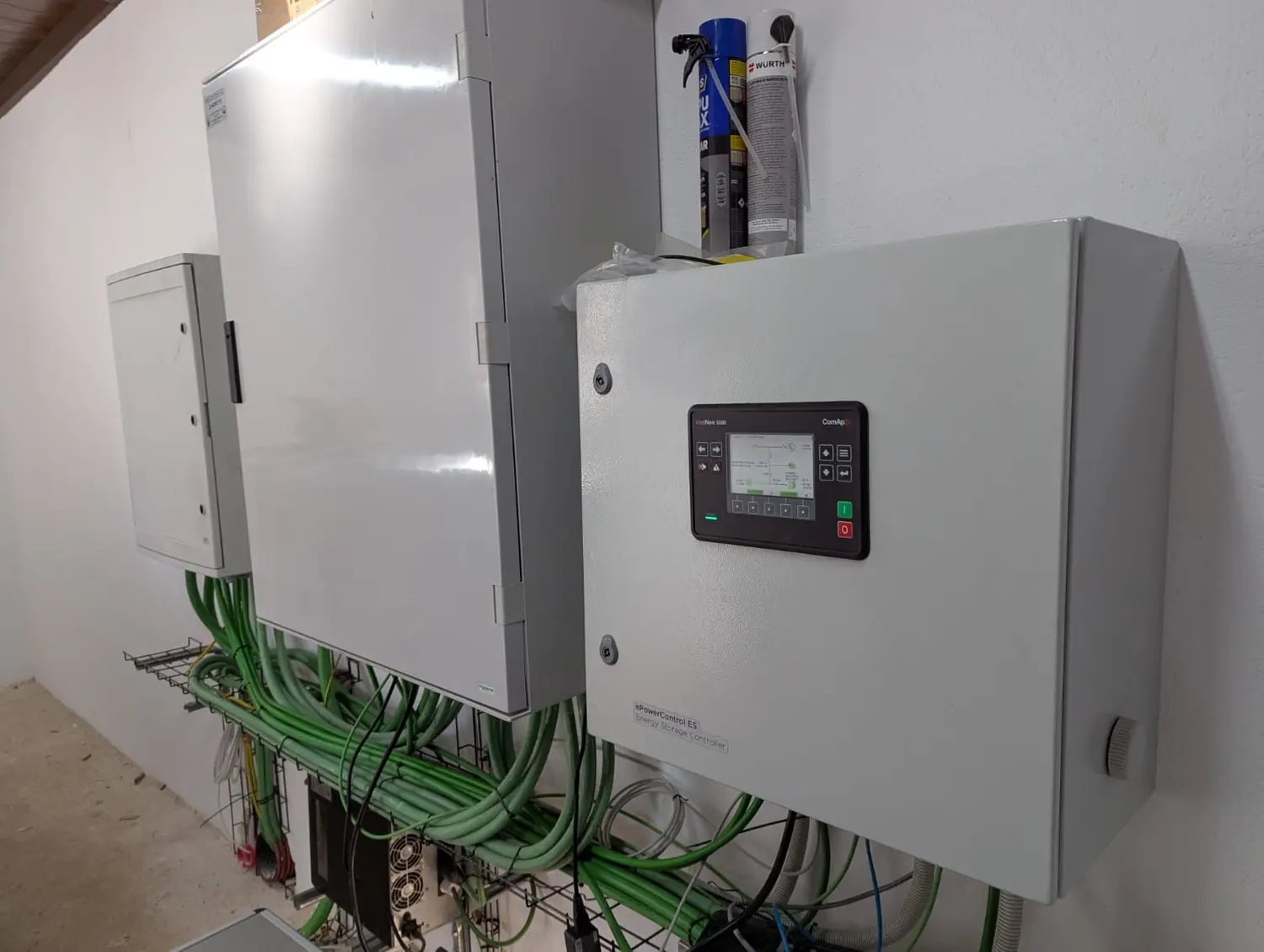 ComAp - Blackout-Proof Hybrid Control for an Off-Grid Facility